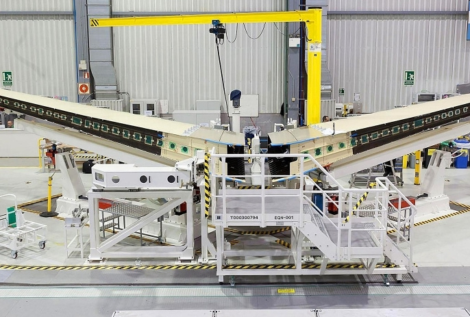 Erstes A350-Höhenleitwerk montiert - airliners.de