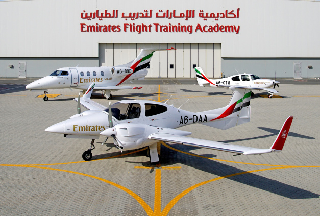 Emirates Flight Training Academy setzt auf österreichische DA42 ...